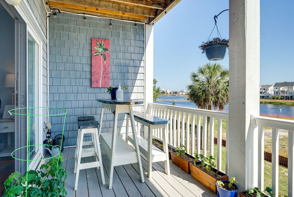 Carolina Beach Lakefront House: Walk To Beach! - Carolina Beach, NC