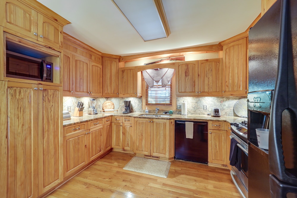 7 Mi To Beech Mountain Skiing: Home W/ Fire Pit - Banner Elk, NC