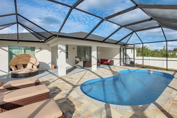 Furnished Lanai & Yard: Comfy Lehigh Acres Getaway - Fort Myers, FL