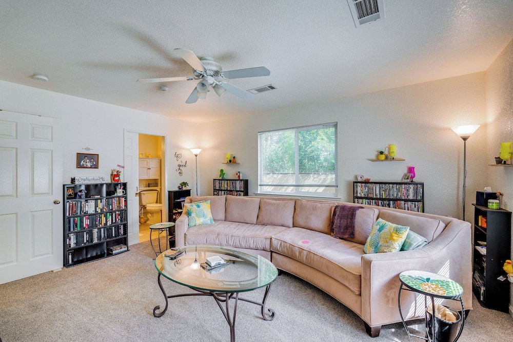 Sunny Lodi Getaway - Walk To Downtown & Wineries - Lodi, CA