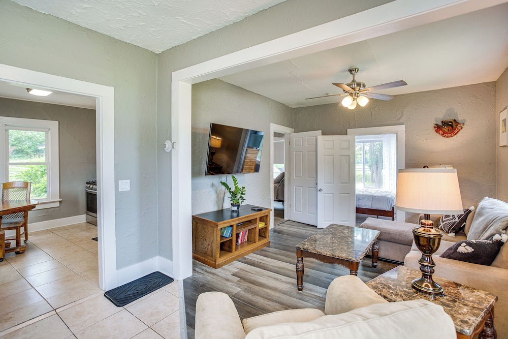 스노우모빌 트레일에 가까운 레이크프런트 마운드 게트웨이! - 콜론