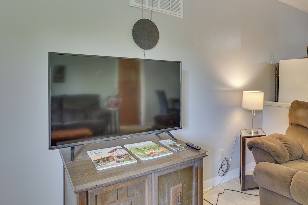 Cozy Youngstown Apartment W/ Central A/c + Heating - Youngstown, OH