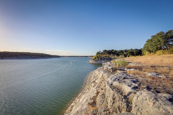 Deck + Cliffside Belton Lake Views: Temple Retreat - Temple, TX
