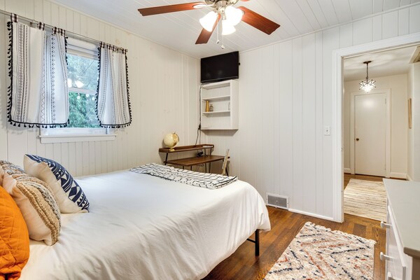 Hendersonville Haven W/ Fire Pit, Grill, Deck! - Hendersonville, NC