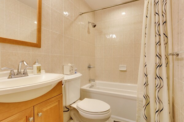 Pools, Hot Tub & More: Bushkill Mountain Getaway! - Bushkill, PA