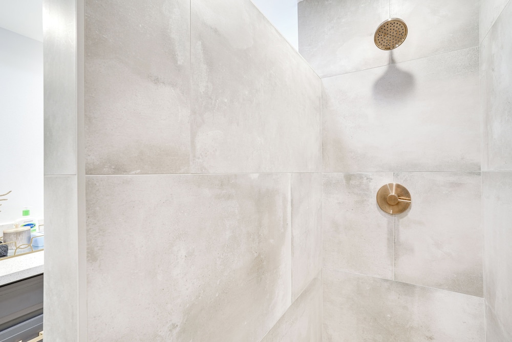 Chic Santa Paula Home W/ Mountain & City Views! - Camarillo, CA