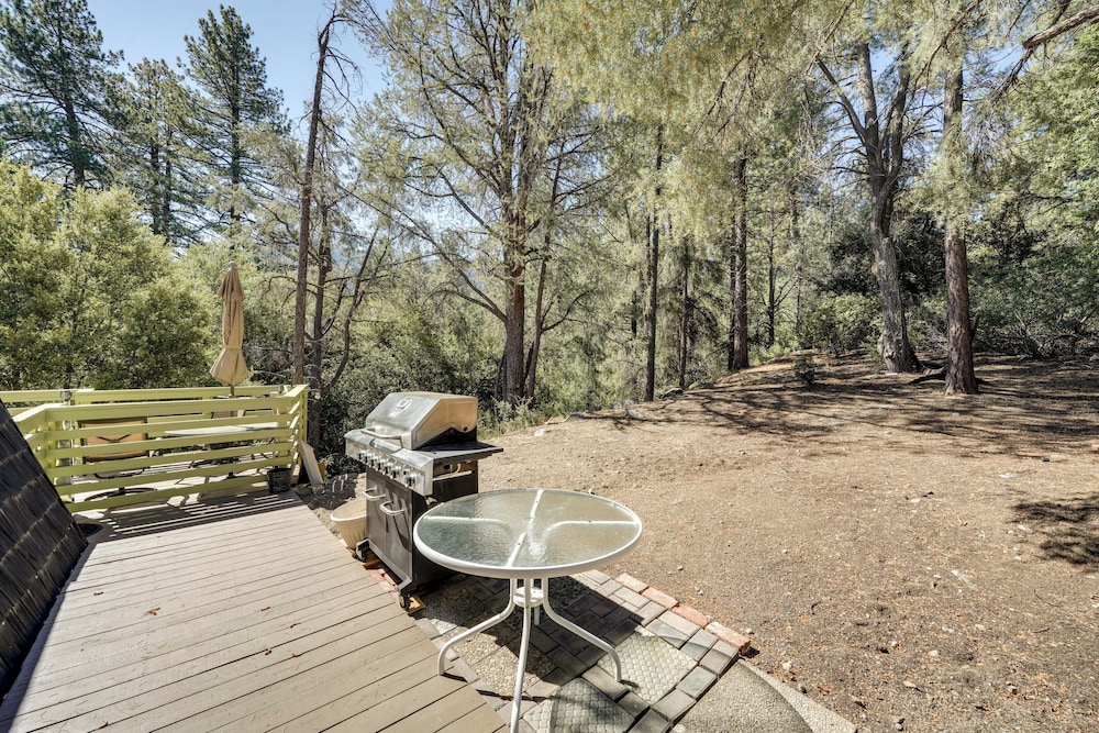 Modern Pine Mountain Club Cabin W/ Community Pool! - California
