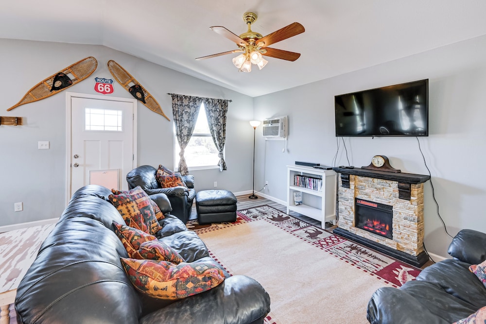 Kingman Vacation Rental W/ Private Yard & Fire Pit - Arizona
