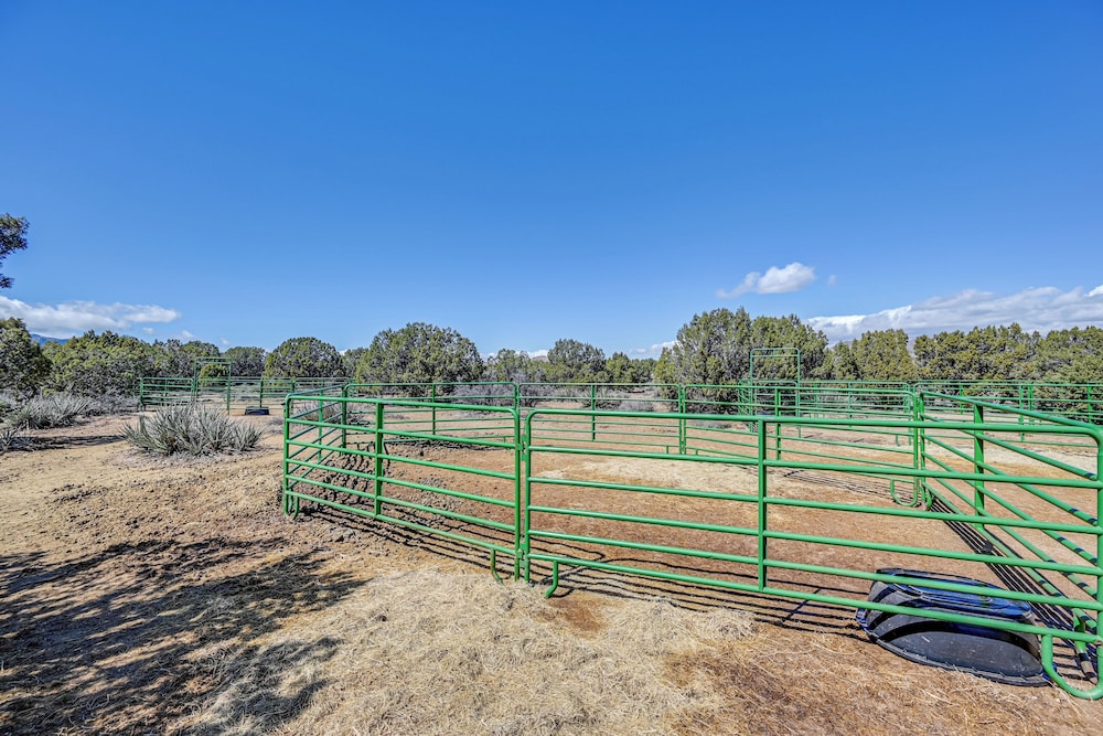 Kingman Vacation Rental W/ Private Yard & Fire Pit - Arizona