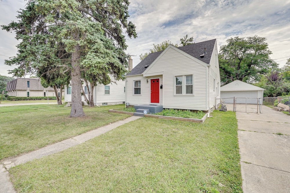 Pet-friendly Southfield House W/ Ping-pong Table! - Farmington Hills, MI