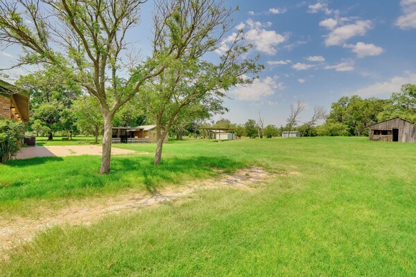Serene Buffalo Gap Oasis On 4 Secluded Acres! - Elm Creek, Texas