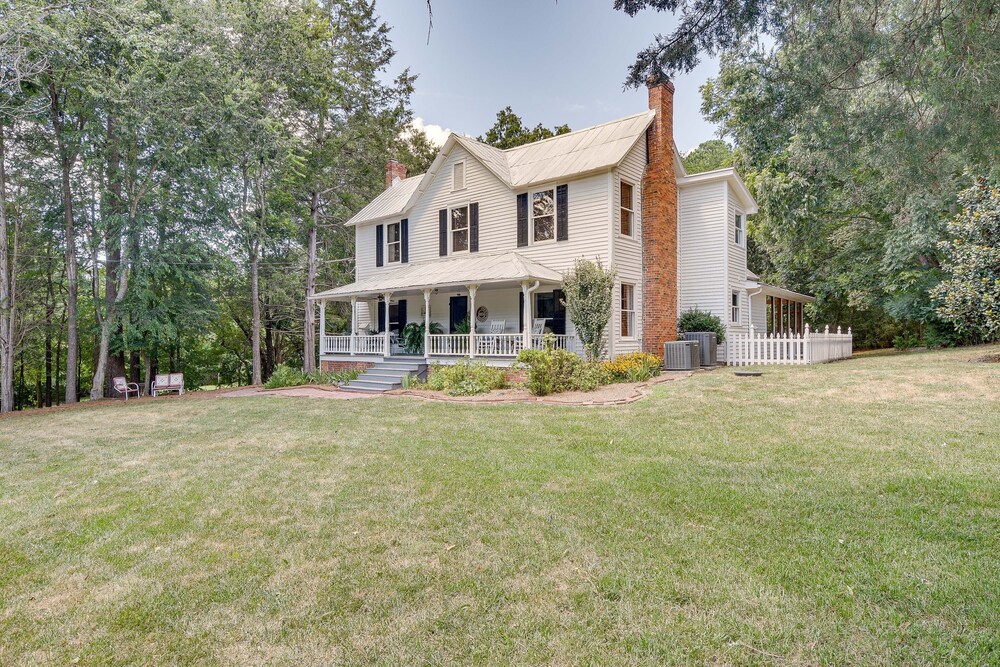 Historic & Charming Pittsboro Home W/ Fireplaces - Chapel Hill, NC
