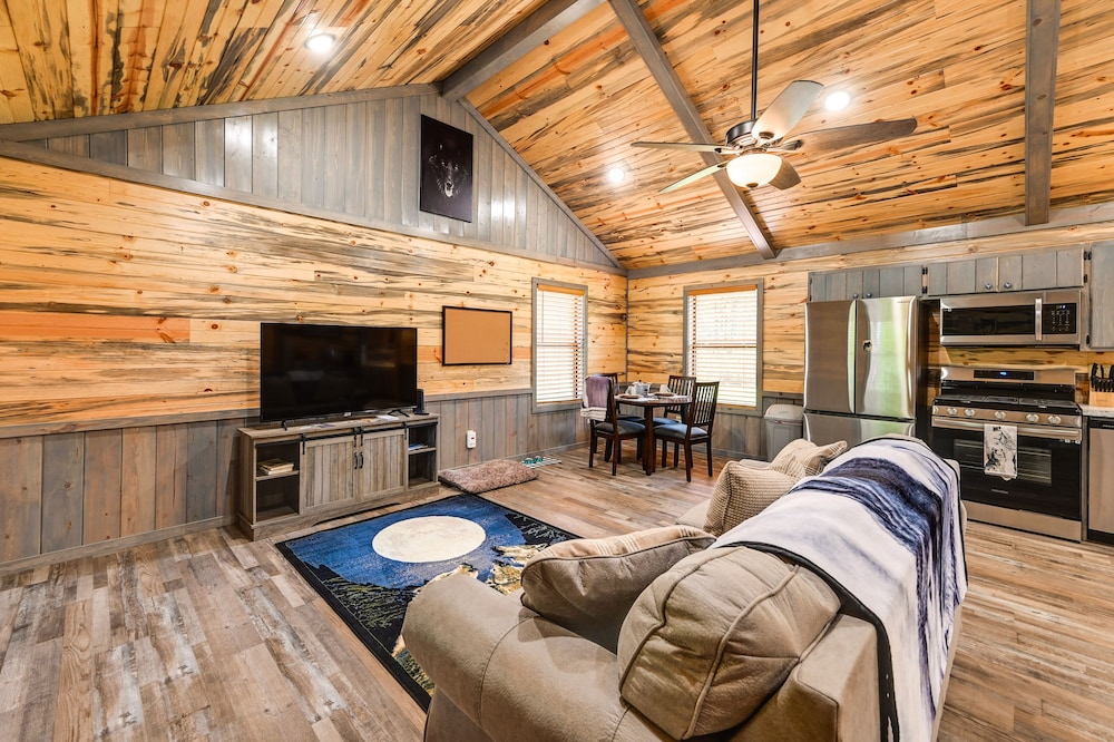 Pet-friendly Broken Bow Cabin Near Lukfata Creek! - Broken Bow, OK