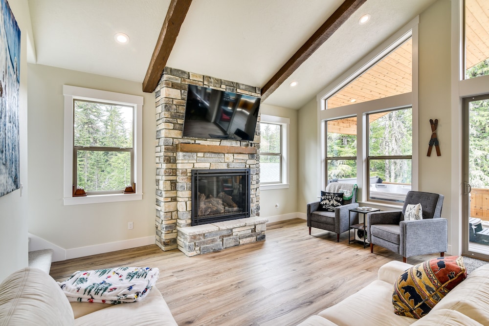 Government Camp Vacation Rental W/ Private Hot Tub - Mount Hood, OR