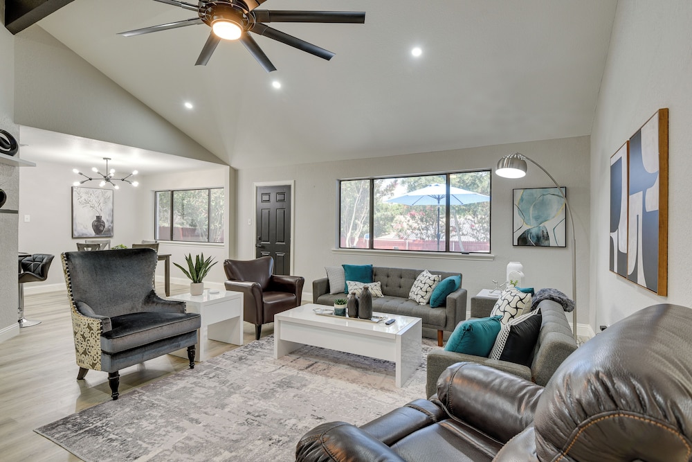 11 Mi To Six Flags! Poolside Oasis In Bedford - Grapevine, TX