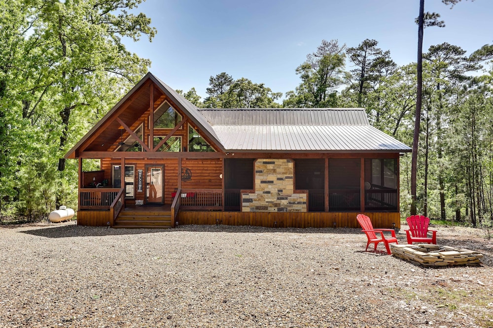 Broken Bow Cabin W/ Hot Tub & Outdoor Fireplace! - Broken Bow, OK