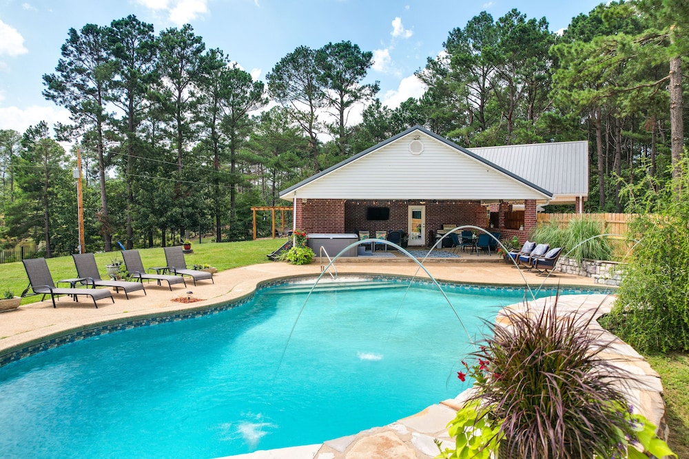 Broken Bow Vacation Rental W/ Pool & Hot Tub! - Broken Bow, OK