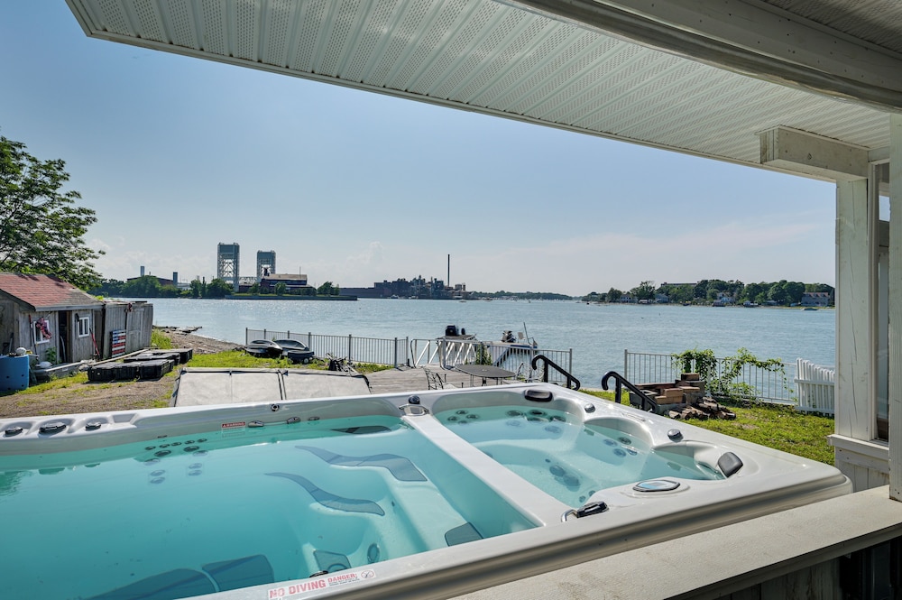 Weymouth Waterfront Getaway W/ Swim Spa & Hot Tub - Boston, MA