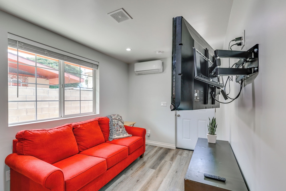 Sleek San Fernando Studio ~ 14 Mi To Universal - Magic Mountain, CA