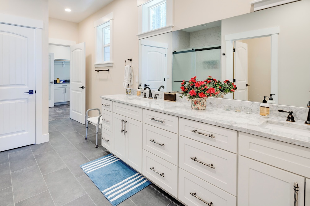 Modern Arch Cape Home: Ocean View, Steps To Beach! - Cannon Beach, OR