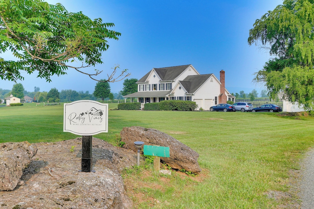 Rocky Vines Wine Country Retreat W/ Fire Pit - Leesburg, VA