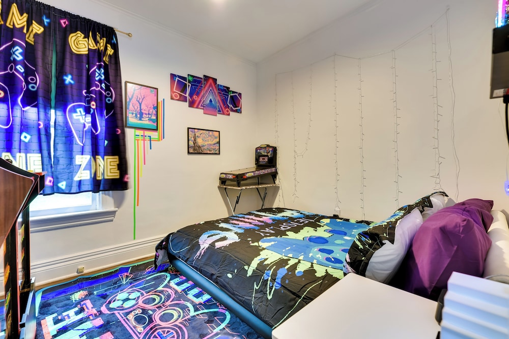 Themed New York Home ~ 2 Mi To Niagara Falls! - Niagara Falls, NY