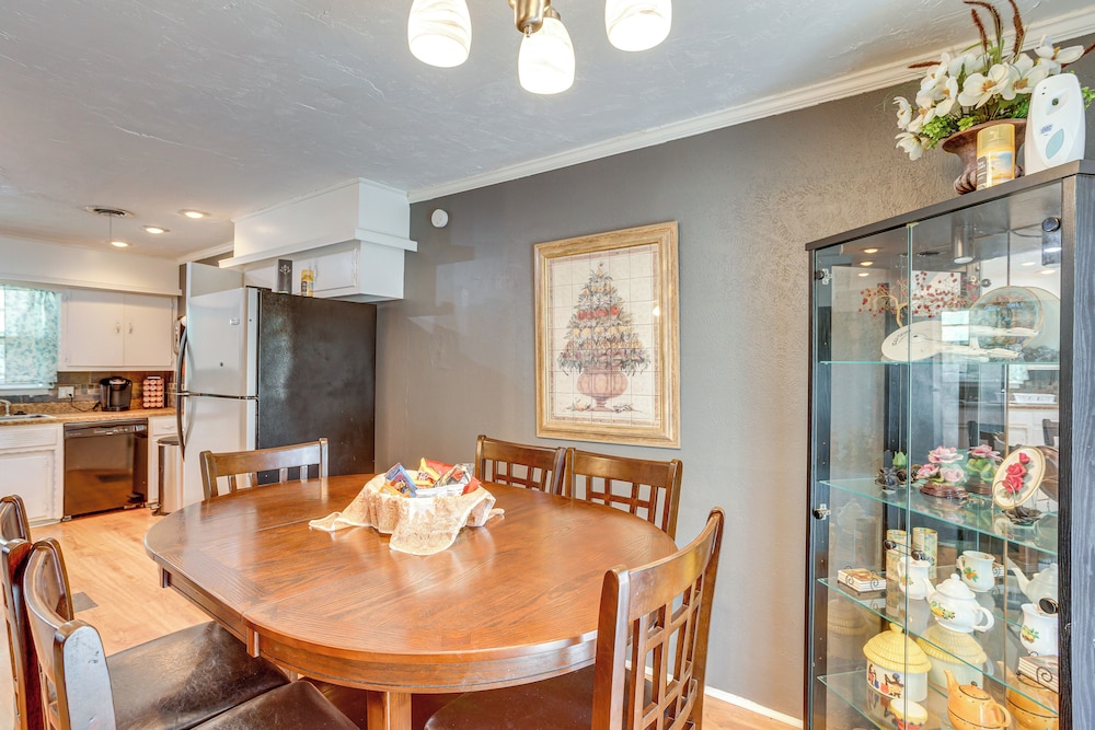 Lawton Home W/ Deck, Near Casinos + Museums! - Lawton, OK