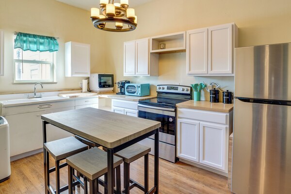 Downtown Montrose Apartment, 12 Mi To Natl Park! - Montrose, CO