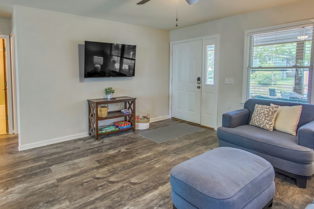 Dog-friendly Oak Island Rental - 1 Mi To Beach! - Oak Island, NC