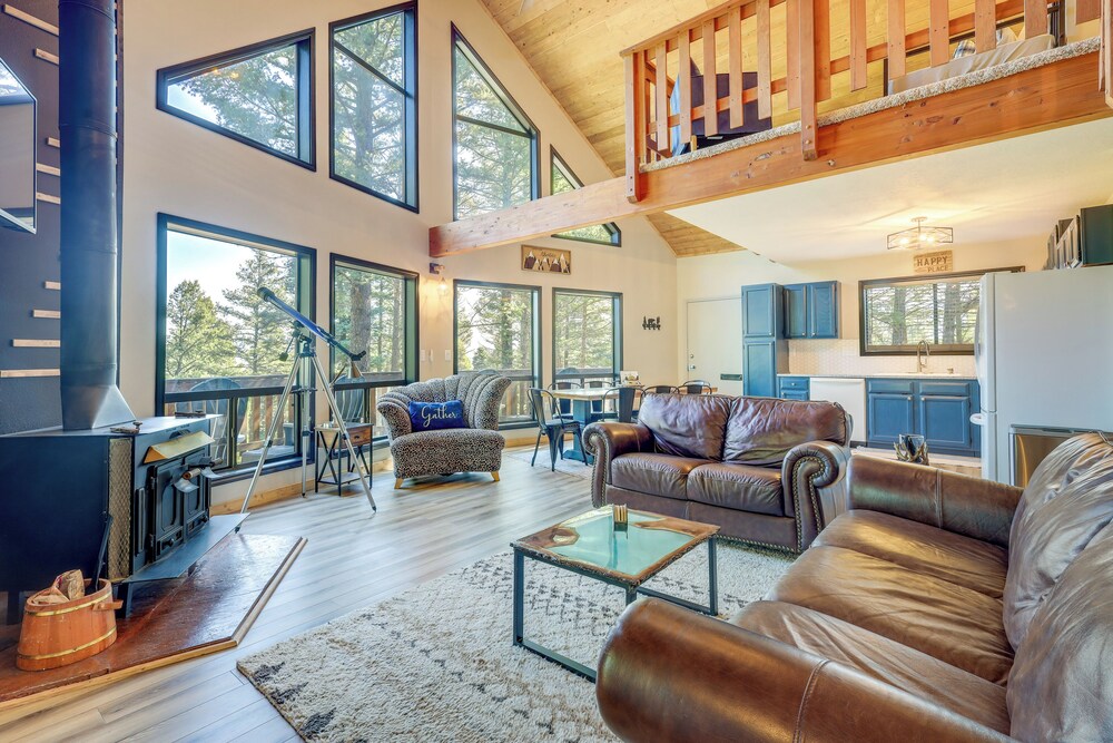 Stylish Angel Fire Cabin W/ Deck - 2 Mi To Ski Mtn - Angel Fire, NM