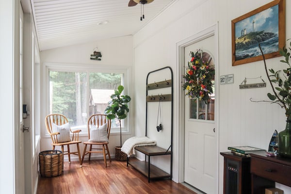 Huguenot Retreat W/ Screened Porch & Lake Access! - Waterfront, Cuddebackville
