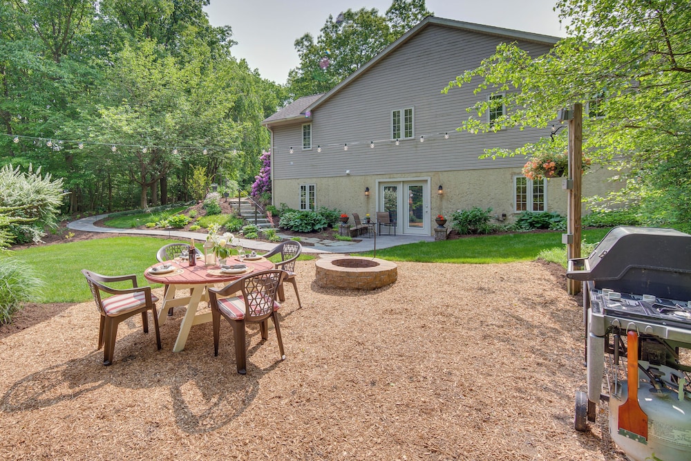 The Haven At Welsh Mountain Suites - Apt W/ Patio! - Morgantown, PA