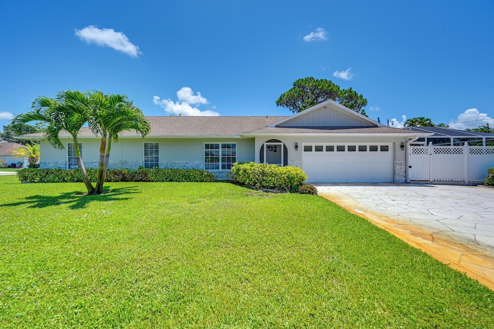 Outdoor Bar, Bikes & Grill: Naples Oasis! - Naples, FL