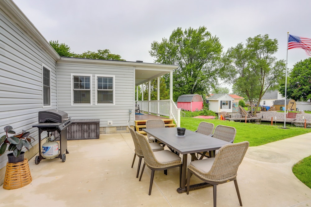 Port Clinton Vacation Rental W/ Boat Dock & Grill! - Fremont, OH