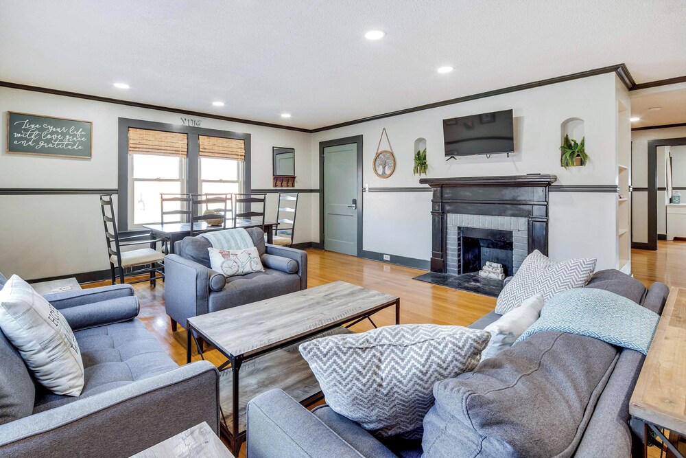 Bright Brevard Home Near Downtown & Trails - Brevard, NC