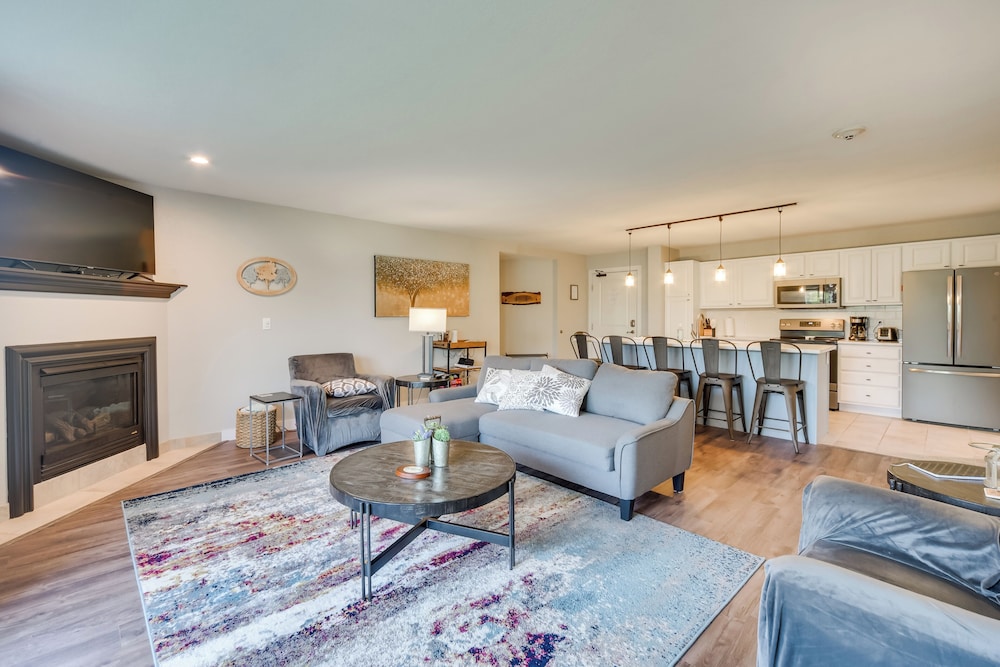 Lakefront Birchwood Condo W/ Pool & Hot Tub! - Rice Lake, WI