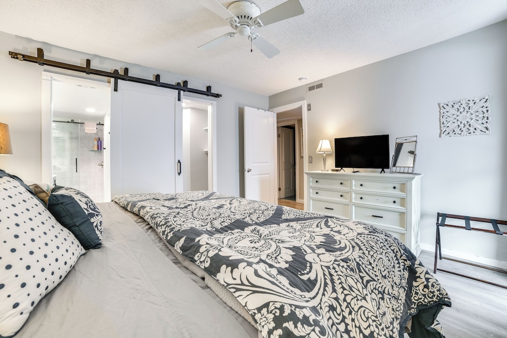 Luxury Lakefront Boyne City Townhome W/ Views! - Boyne City, MI