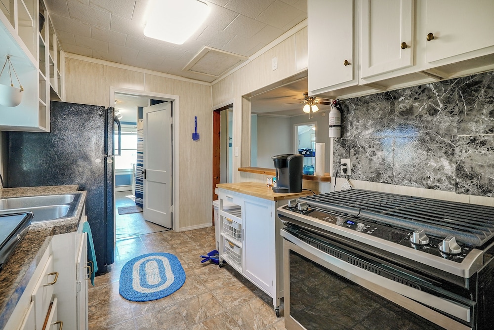 Downtown Russells Point Cottage Near Indian Lake! - Indian Lake, OH