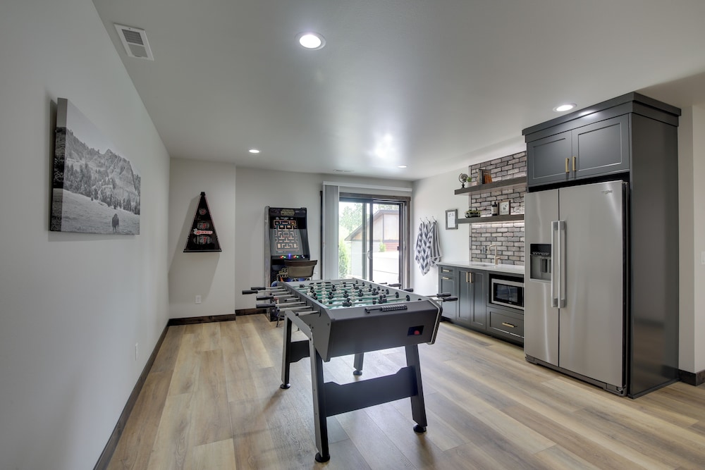 Luxurious Lead Vacation Rental W/ Private Hot Tub! - Deadwood, SD