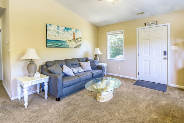 Charming Emerald Isle Escape < 1 Mi To Beach! - Emerald Isle, NC