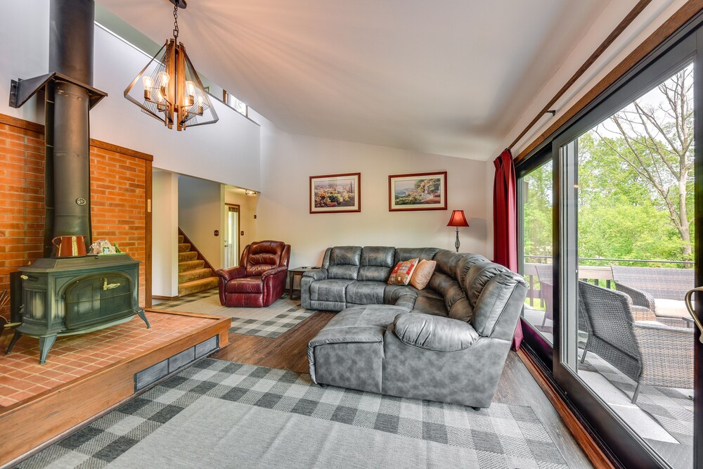 Wisconsin Vacation Rental Retreat W/ Deck - Silver Lake, Salem