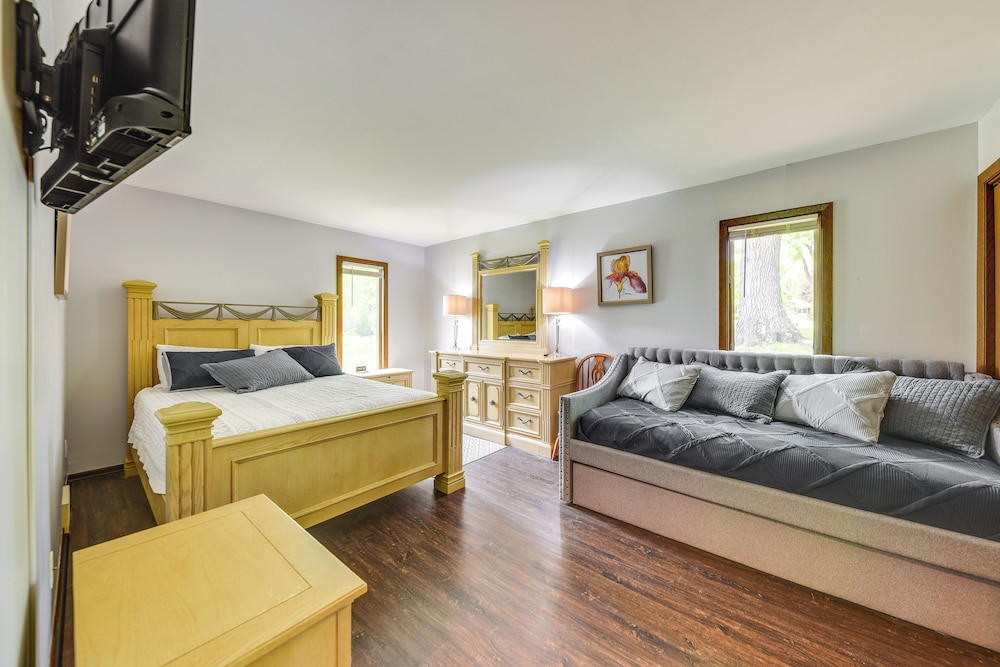 Wisconsin Vacation Rental Retreat W/ Deck - Lake Geneva, WI