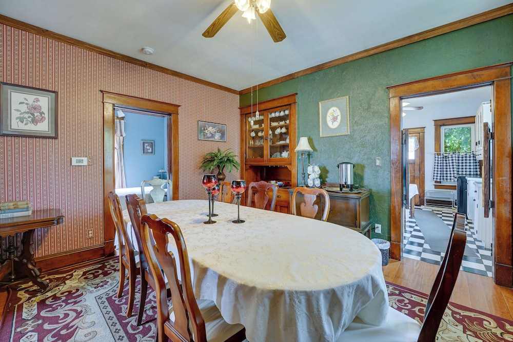 Dtwn Victorian Home - 1 Mi To Lake Michigan Beach! - Manistee, MI