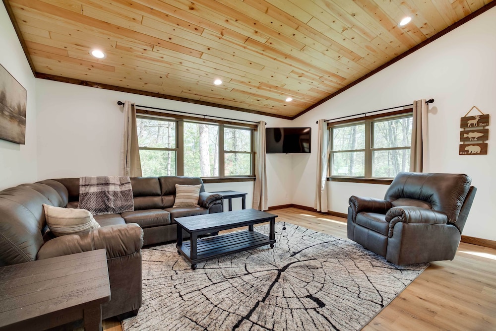 Hatfield Vacation Rental W/ Private Hot Tub! - Black River Falls, WI