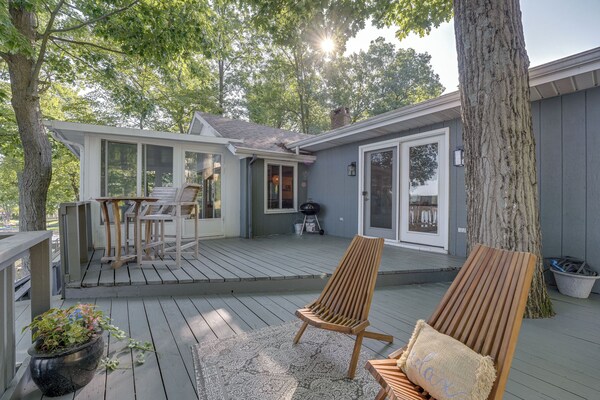 Delton Oasis Retreat W/ Lake Views & Deck! - Jackson Hole Lake, Galesburg