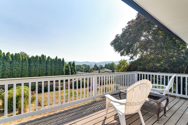 Serene Forest Grove Home W/ Deck & Stunning Views! - Forest Grove, OR
