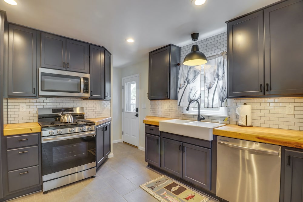 Charming Retreat In Charlottesville W/ Deck! - Charlottesville, VA