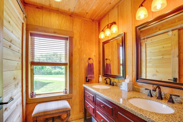 Serene Pacific Getaway: Deck, Grill & Fire Pit! - Eureka, MO