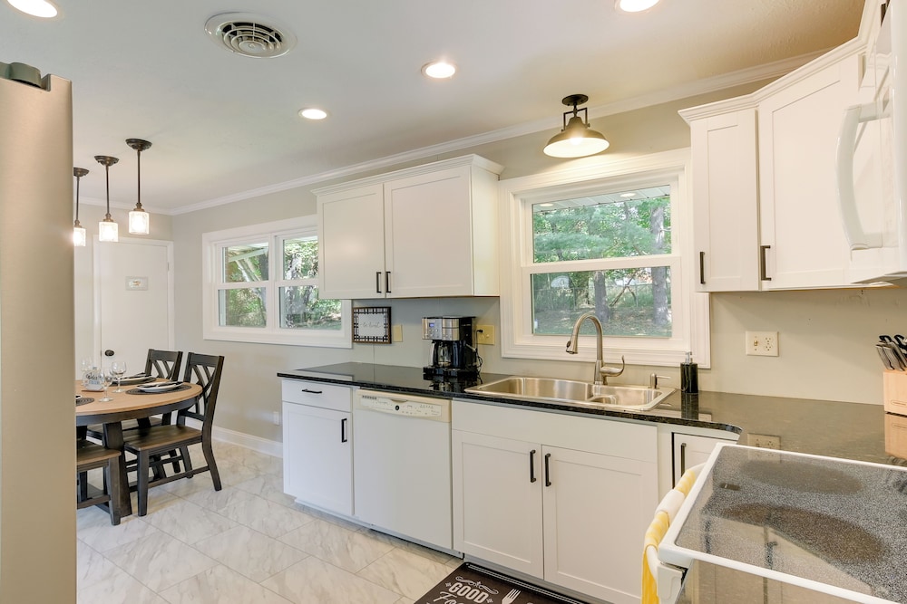 Family-friendly Blacksburg Retreat W/ Playground! - Pembroke, VA