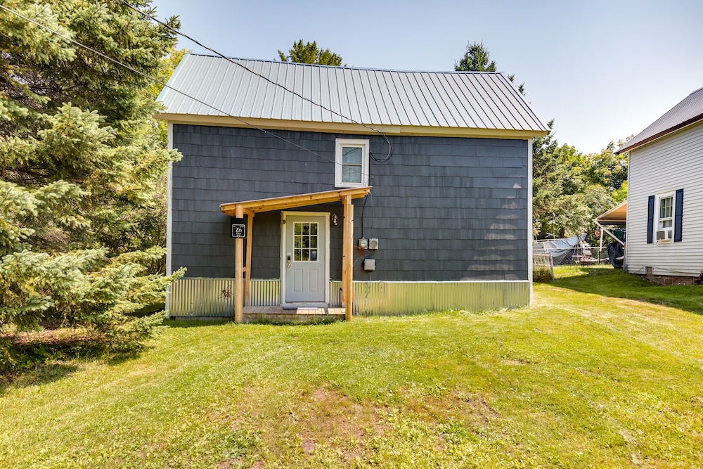 Pet-friendly Michigan Getaway W/ Porch & Kayaks! - Public Beach, Ontonagon